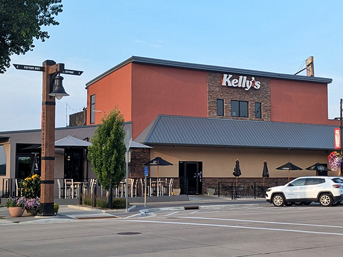 Kelly's serves up riverside charm: This local favorite offers hearty meals with a side of Mississippi River views that never get old.
