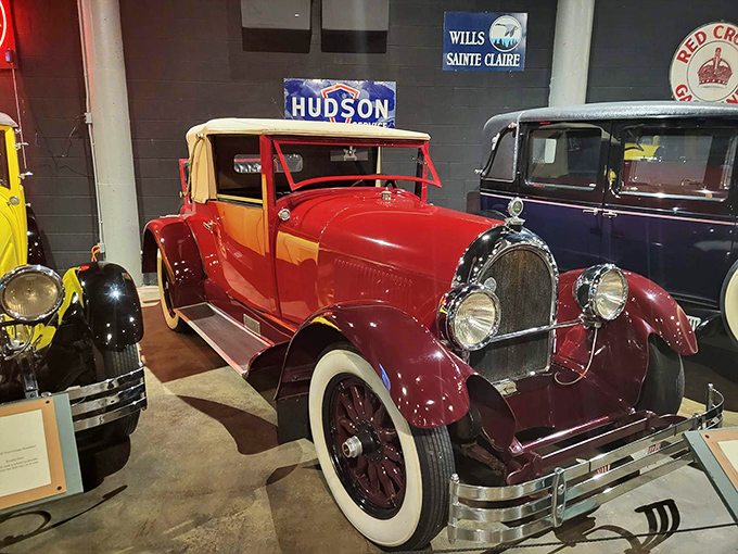 The Marmon Speedster's rakish profile suggests speed even at standstill &ndash; when driving was still considered a sporting activity requiring skill and daring.