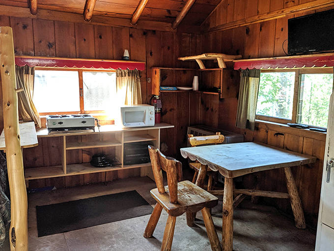 The cabin kitchen offers all the comforts of home, though few guests can resist the siren call of burger perfection just steps away.