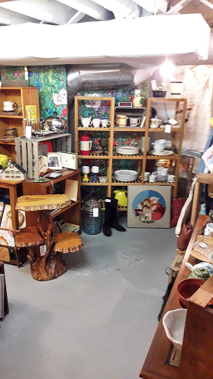 Vintage kitchen essentials from wooden bowls to retro dishware prove that functional items can be beautiful, and that grandma's taste was actually pretty impeccable.