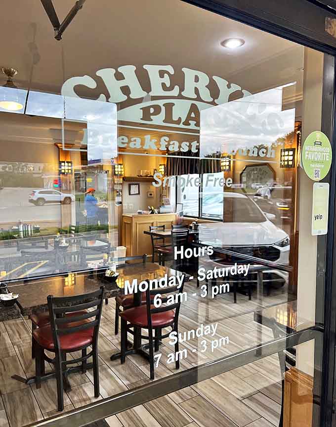 Those hours mean early birds and late risers alike can satisfy their breakfast cravings, with that 4 AM Sunday opening serving the truly dedicated.