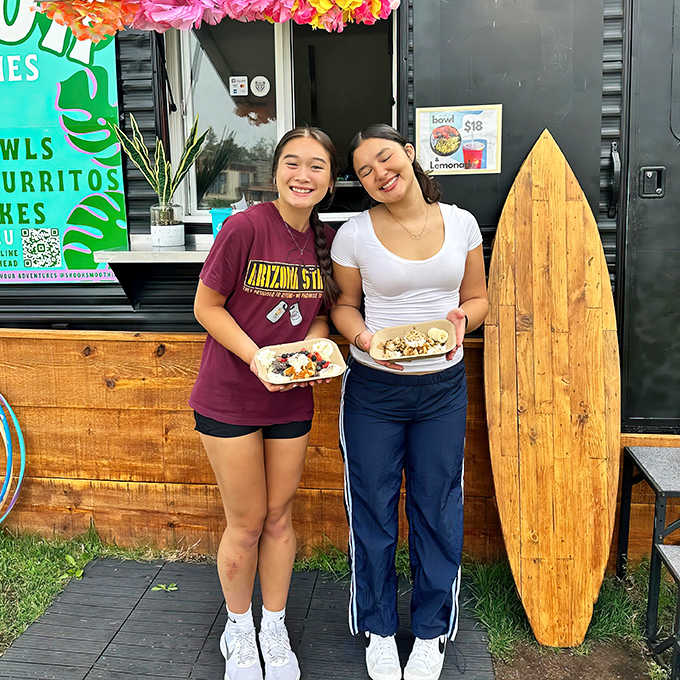 Happy customers show off their poke bowls – the perfect fuel for a day of North Shore adventures.