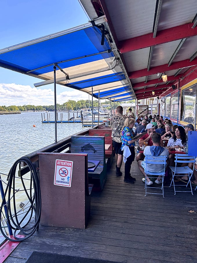 Waterfront dining at its finest – where the boundary between restaurant and river blurs, and every table feels like the captain's table.
