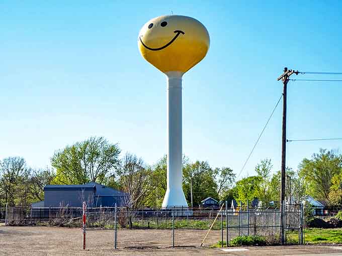 Looming large over the landscape, this massive yellow face has photobombed family vacation pictures for generations of road-trippers.