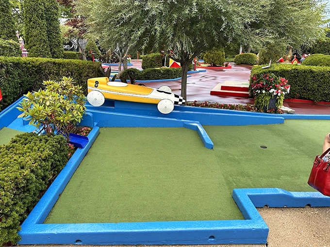 Speed demons rejoice! This racing-themed hole lets your ball live out its Formula One fantasies without the expensive pit crew.