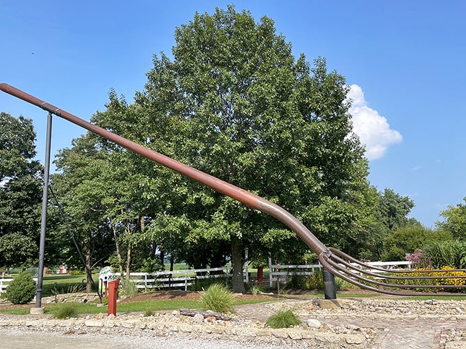 American Gothic goes supersized with this enormous pitchfork. Standing tall against the Illinois sky, it's farm equipment fit for Paul Bunyan.