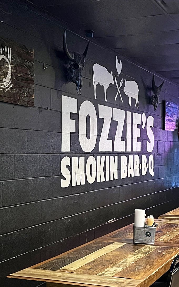 Dining area decoration: The bold wall logo flanked by mounted horns leaves no doubt &ndash; you've entered a temple dedicated to the art of barbecue.