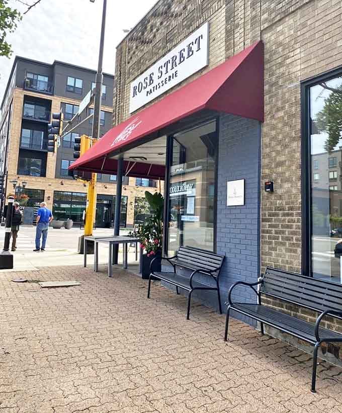 Sidewalk seating for those who prefer their croissants with a side of people-watching and Minnesota fresh air.