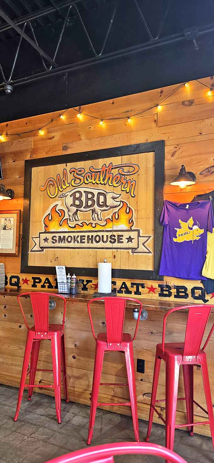 "If it ain't got wood, it ain't no good" &ndash; barbecue wisdom adorns the walls alongside twinkling lights.