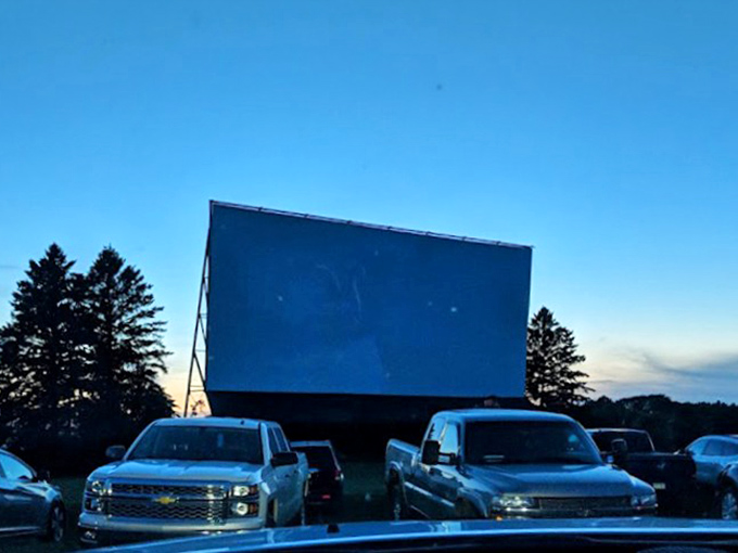 As darkness falls completely, the screen becomes the sole focus &ndash; a glowing portal to adventure that outshines even the brightest stars.