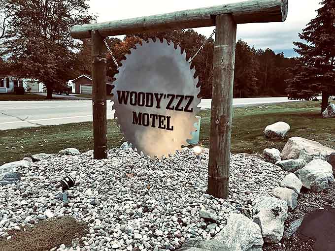 Road Signage: The Woody'zzz Motel sign stands as a quirky landmark, its saw blade design hinting at the area's logging history with a wink.