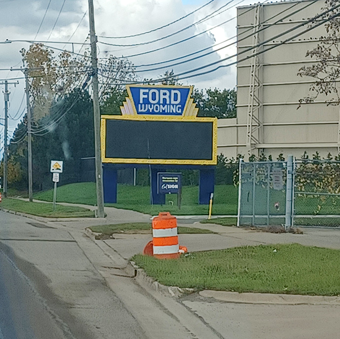 The entrance sign welcomes movie lovers to an experience that has remained largely unchanged for generations.