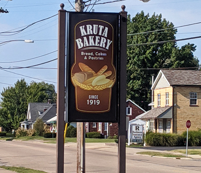Since 1919, this sign has guided sweet-toothed pilgrims to their destination, promising bread, cakes, and pastries that live up to generations of expectations.