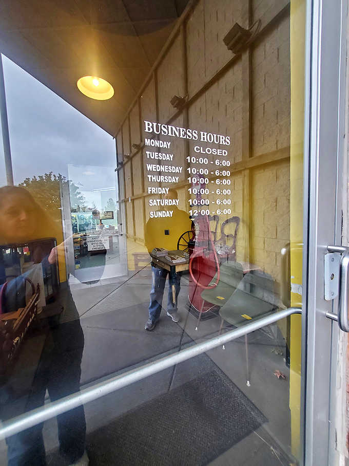 Store hours posted clearly, because time management is essential when exploring 350+ dealers under one roof. Plan accordingly, treasure hunters!