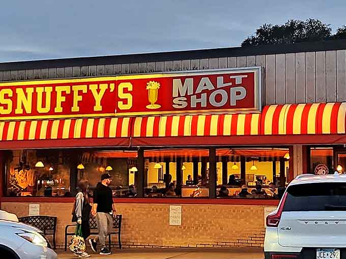 As evening falls, Snuffy's warm glow becomes even more inviting &ndash; like a lighthouse guiding hungry souls to burger salvation.
