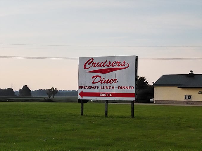 Follow this sign to happiness &ndash; just 600 feet away from wherever you are on the road, Cruisers Diner beckons with promises of comfort.