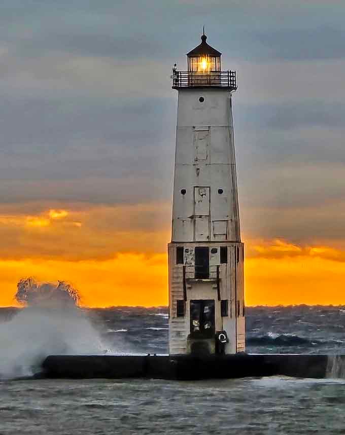 Strong Waves: Angry waters crash against the lighthouse base, a dramatic reminder that this isn't just a pretty face but a working maritime sentinel.