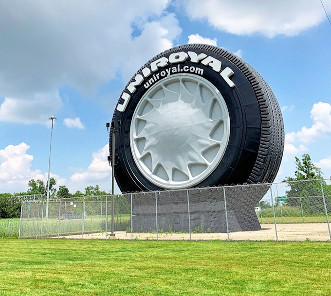 Standing 80 feet tall, this colossal tire makes passing motorists do double-takes daily. Its gleaming white sidewall practically begs for a selfie stop.