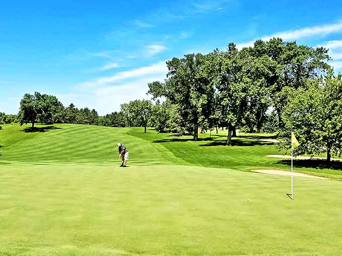 The Alexandria Golf Club offers meticulously maintained greens surrounded by mature trees &ndash; a perfect respite between antiquing adventures.