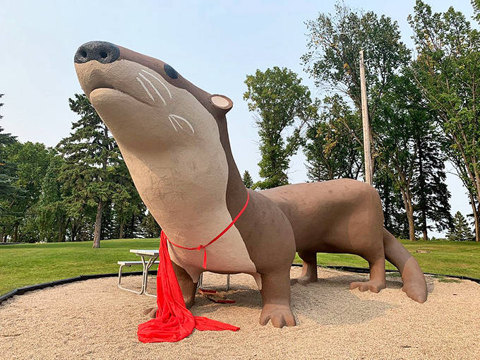 Face-to-face with Minnesota's most ambitious concrete resident. That expression says, "Yes, I know I'm ridiculous. That's the point."