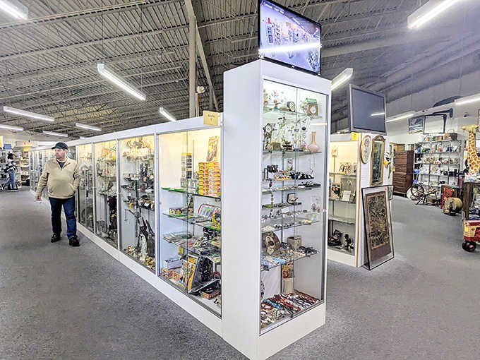 Navigate through this labyrinth of history where each booth tells its own story. The sheer scale might require breadcrumbs to find your way back!