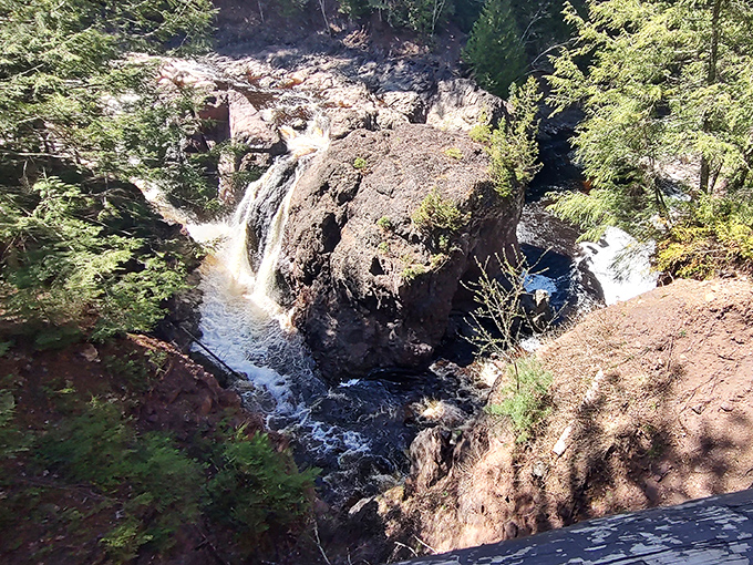 Mother Nature's ultimate flex: carving a masterpiece through ancient rock that makes professional landscapers question their career choices.