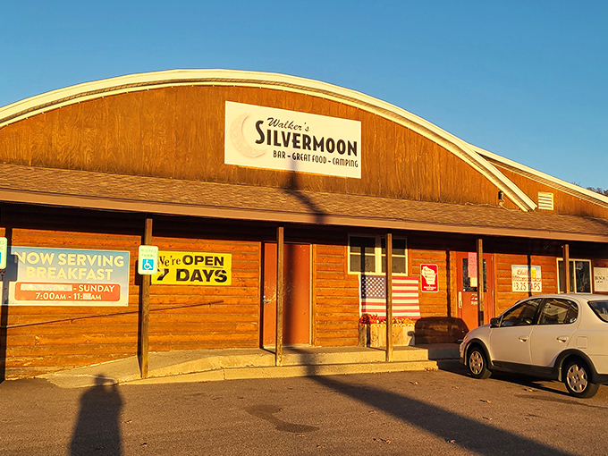 Muth's Silvermoon welcomes hungry travelers with no-nonsense comfort food that satisfies both stomach and soul.