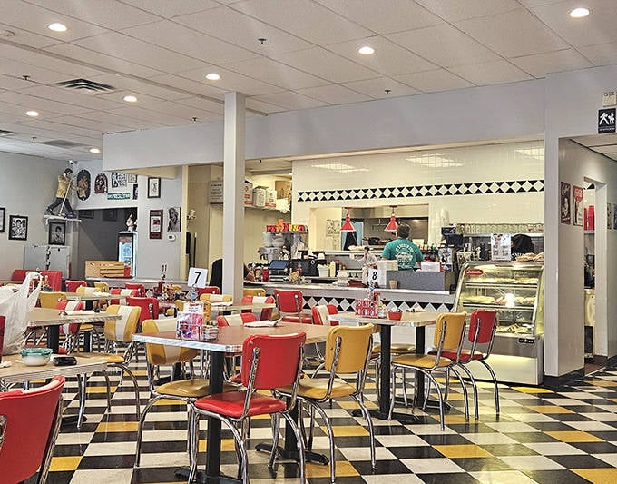 Step inside and the 1950s come alive with checkered floors, cherry-red seating, and a counter straight from the golden age of American diners.