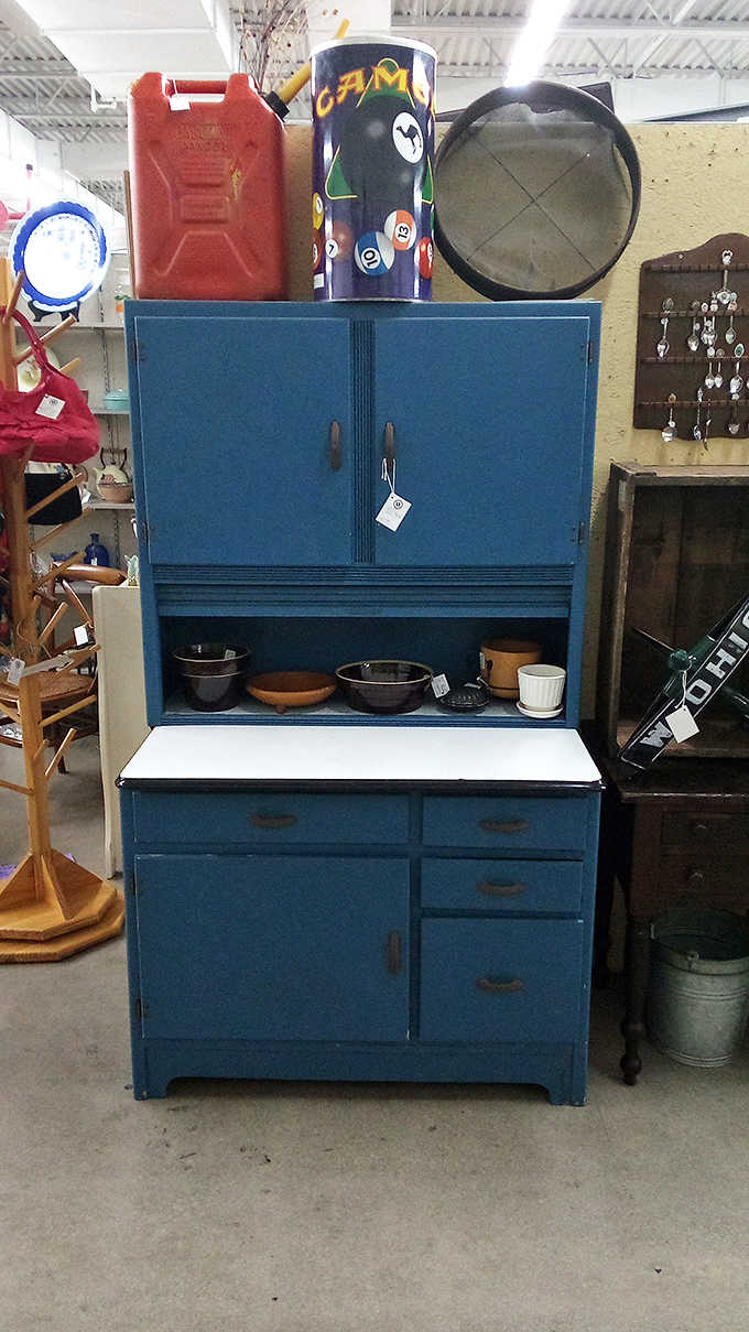 The menu reads like a love letter to comfort food, with those legendary Cajun home fries making an appearance alongside nearly every dish.