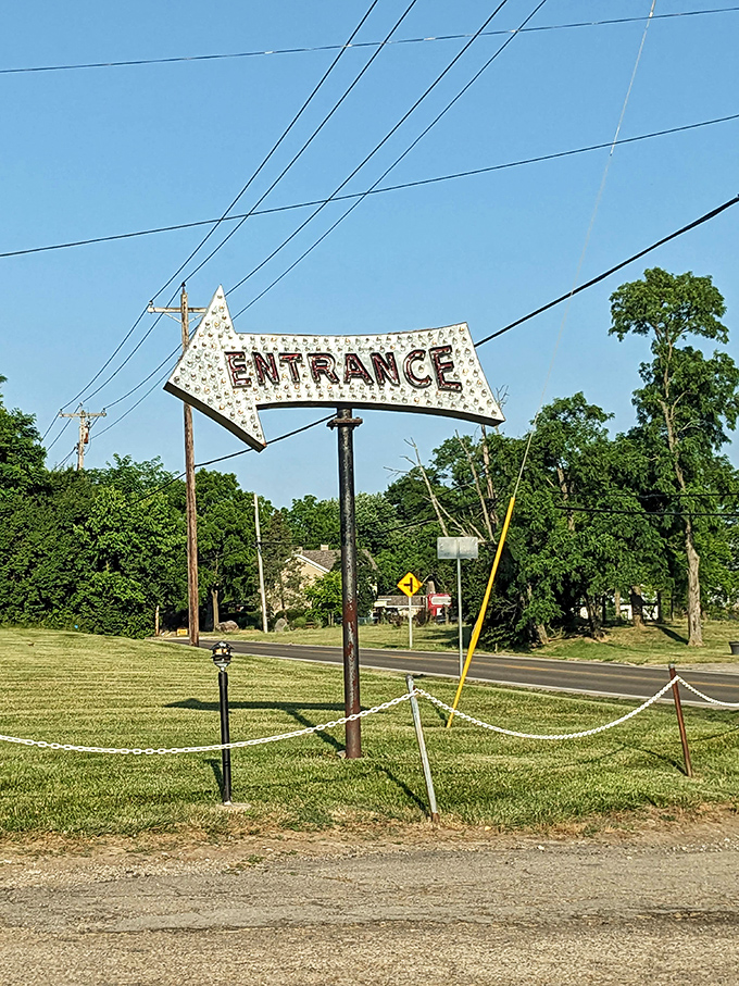 This star-shaped entrance sign has guided movie lovers for decades, its twinkling bulbs a prelude to the evening's entertainment.