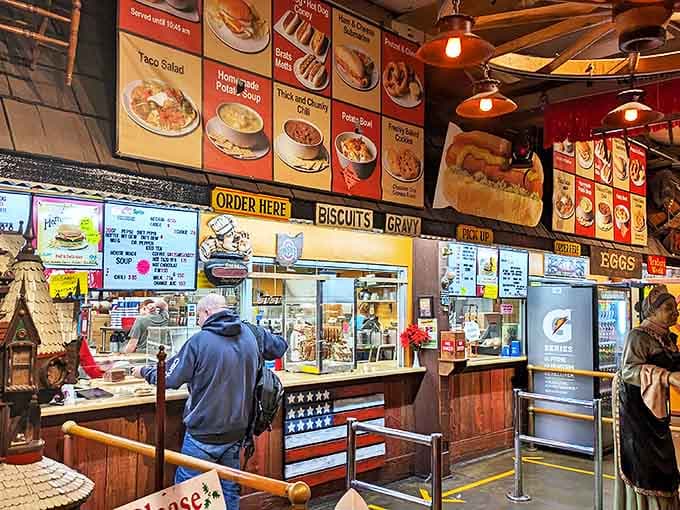 Comfort food heaven awaits hungry shoppers&mdash;biscuits, gravy, and hearty soups served up by cooks who measure ingredients by feel, not recipe.