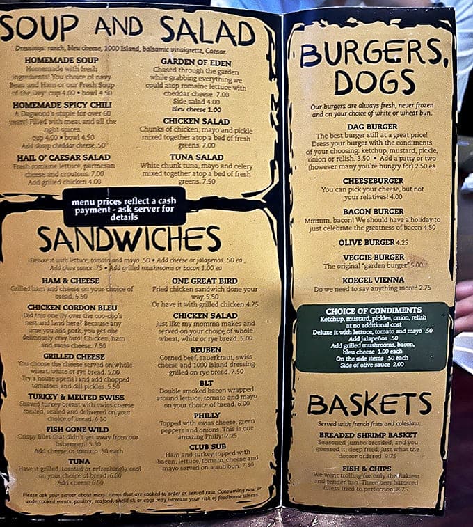 Menu: The battle plan for deliciousness &ndash; straightforward offerings without fancy descriptions. The Dag Burger awaits your selection.