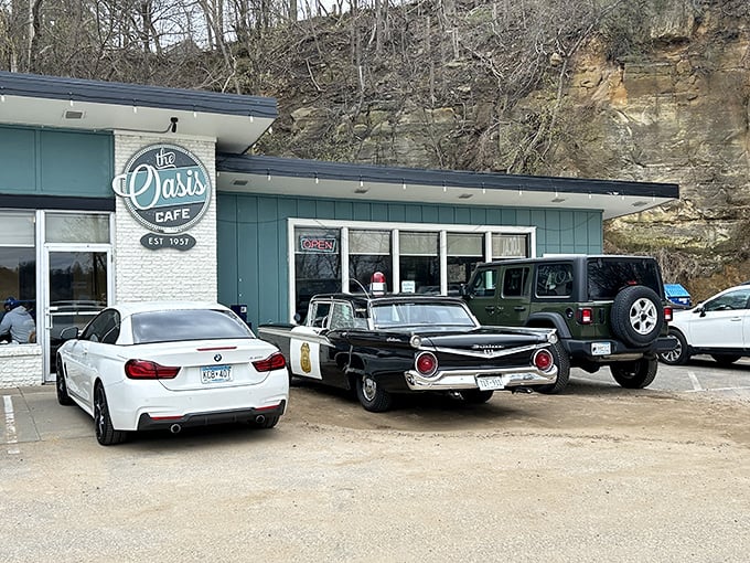 The Oasis Cafe serves up comfort food that makes your grandmother's recipes seem like amateur hour&mdash;with classic cars often parked outside.