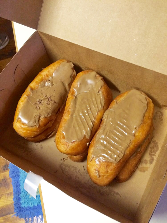 Maple long johns that would make Canada jealous, their perfect frosting-to-pastry ratio the result of decades of delicious refinement.