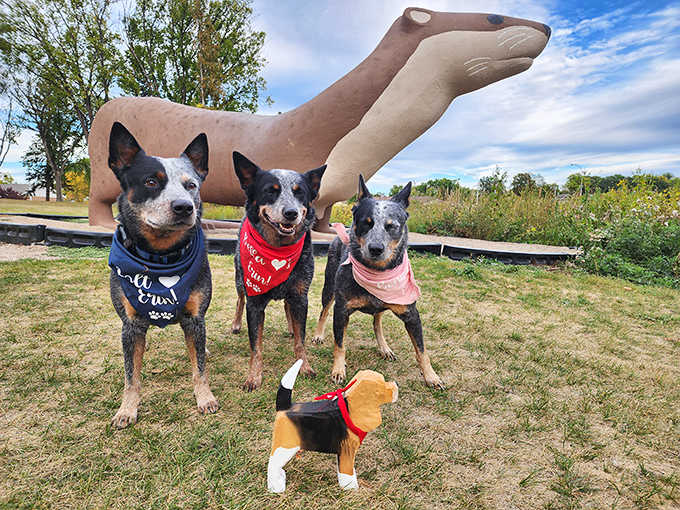 Even dogs appreciate fine art! These furry critics seem impressed by Otto's commanding presence and anatomical accuracy.