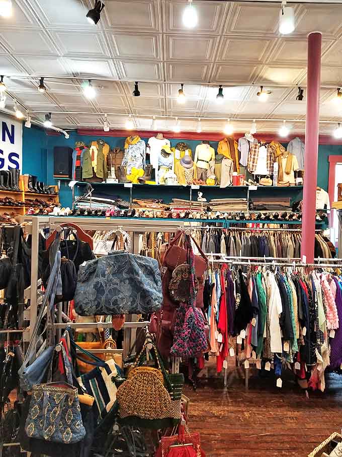 Bag ladies and gents, prepare to swoon! This carousel of vintage purses spans decades of design, from structured classics to bohemian beauties.