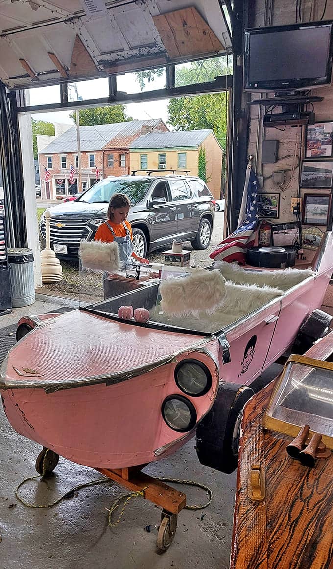 Elvis would approve of this pink cardboard Cadillac. It's the perfect vessel for those who want to look fabulous while slowly sinking into the Ohio River.