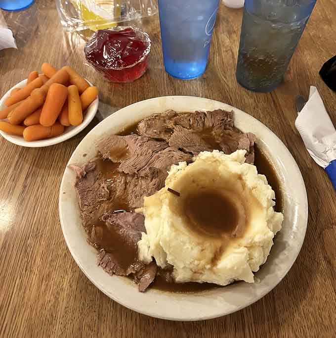 When your plate arrives looking like this, with perfectly carved beef and fluffy mashed potatoes, you know you've made excellent life choices today.