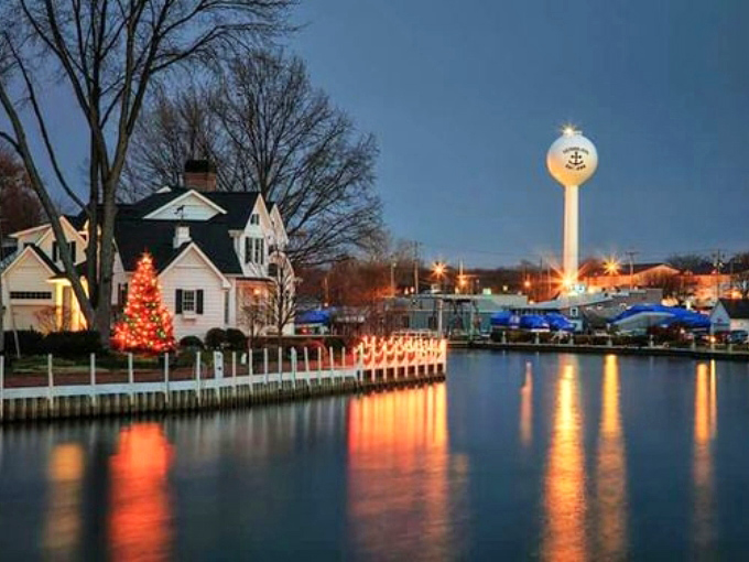Christmas lights reflecting off the water create the kind of holiday magic that Hallmark movies desperately try to capture.