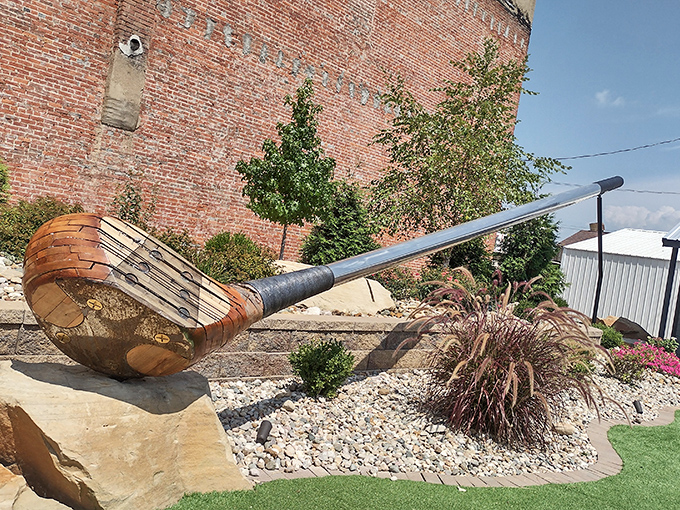 Fore! This supersized golf driver would require the strength of Hercules to swing. Even Tiger Woods would need a ladder to tee off.