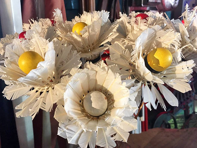 Who knew badminton shuttlecocks could bloom? These delicate flower sculptures prove beauty can be found in the most unexpected sporting goods.