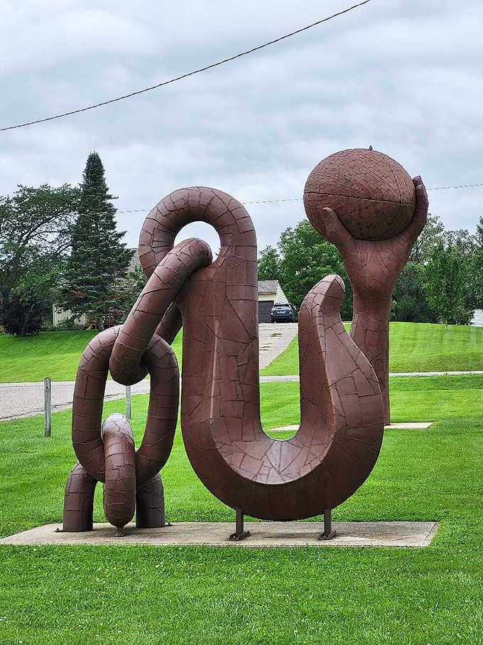 This twisted metal masterpiece proves that even chains can break free from convention. Industrial materials transformed into fluid artistic expression.