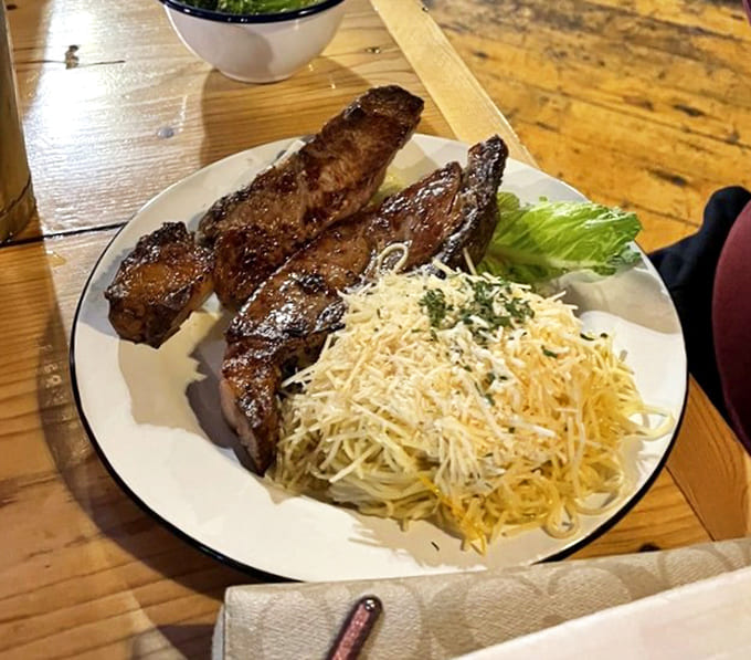 Steak strips and garlic pasta that would make an Italian grandmother nod approvingly &ndash; simple food executed with North Woods flair.