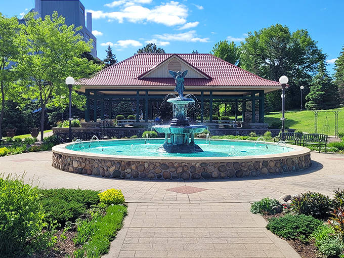 This elegant fountain creates a peaceful oasis in the heart of town, where visitors can pause to reflect amid bubbling waters.