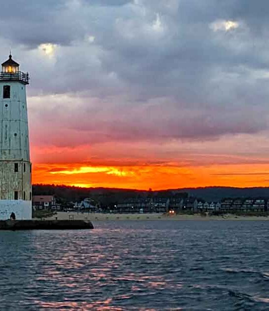 67 foot lighthouse michigan ftr