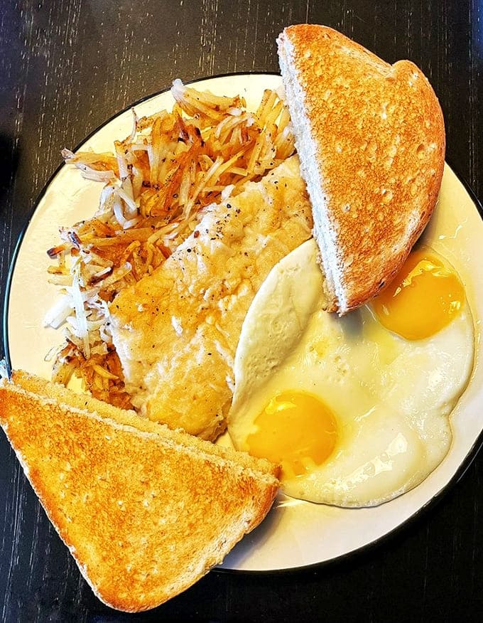 Perfectly golden hash browns with sunny-side-up eggs and bacon &ndash; the breakfast trinity that's been perfecting mornings since time immemorial.