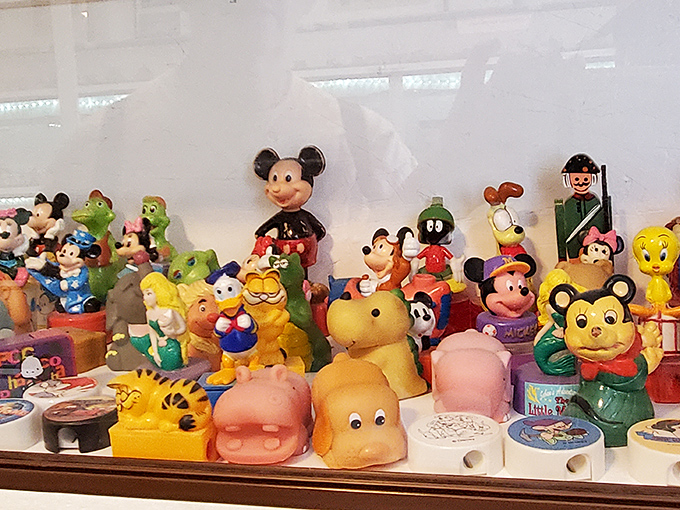 Mickey, Garfield, and friends – this nostalgic collection of cartoon character sharpeners brings childhood memories rushing back with colorful charm.