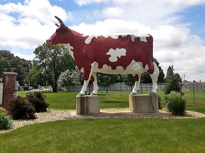 Viewed from the side, Buffy's impressive length becomes apparent &ndash; this is no ordinary cow sculpture!