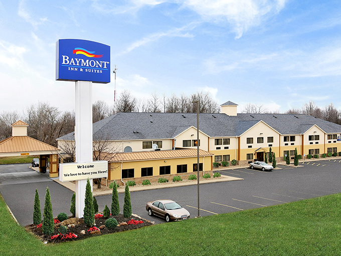 The Baymont Inn provides comfortable lodging for visitors who want to extend their Hudson experience beyond a day trip.