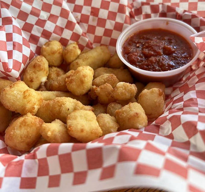 Golden-fried cheese curds – that beloved Midwestern delicacy – arrive hot and squeaky, ready for dipping or enjoying in their unadorned glory.